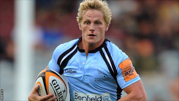 Newcastle Falcons half-back Chris Pilgrim extends contract - BBC Sport