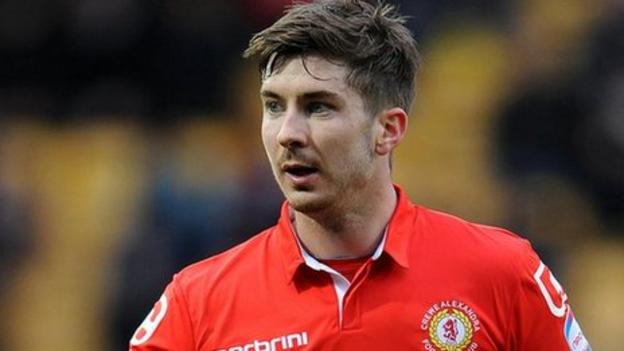Leeds United: Luke Murphy signs from Crewe Alexandra - BBC Sport
