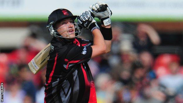 Leicestershire v Nottinghamshire: Joshua Cobb helps Foxes win - BBC Sport