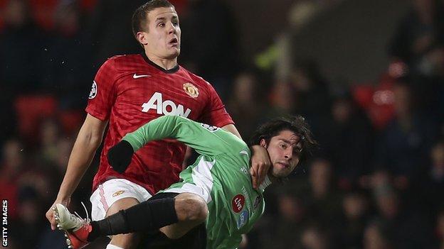 Scott Wootton: Manchester United defender joins Leeds - BBC Sport