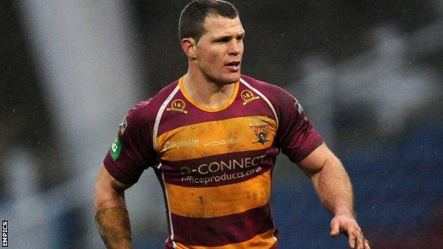 Huddersfield Giants prop Stuart Fielden announces retirement - BBC Sport