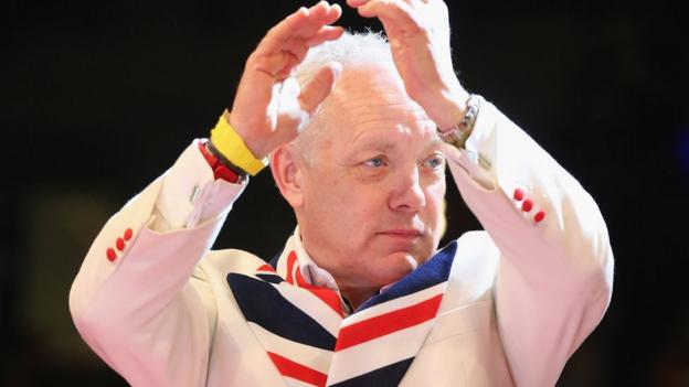 Frank Maloney: Manager and promoter retires from boxing - BBC Sport