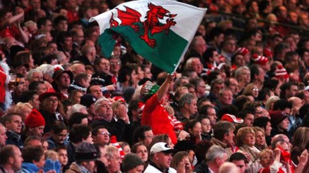 Welsh fans find their voice in regional rugby row - BBC Sport