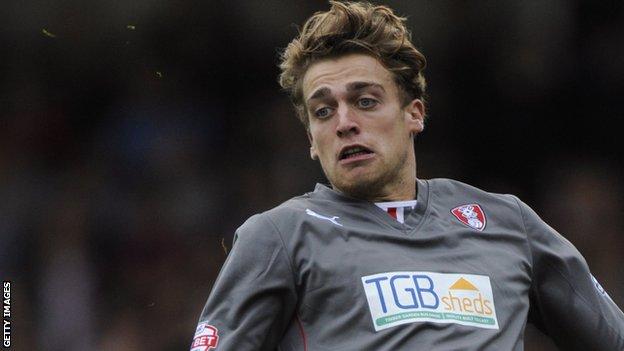 Tom Eaves: Shrewsbury Town extend Bolton striker's loan - BBC Sport