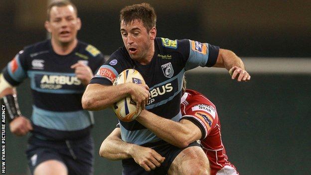 Cardiff Blues centre Dafydd Hewitt signs new two-year deal - BBC Sport