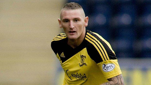 Raith Rovers: Martin Scott signs after Livingston exit - BBC Sport