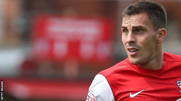 Chris Smith: Alfreton Town sign ex-Halifax and York defender - BBC Sport