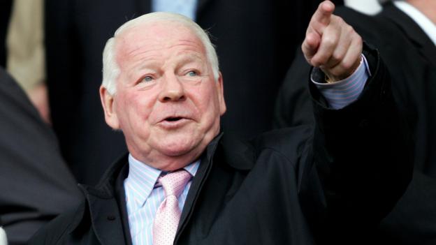 Dave Whelan: Wigan chairman responds to FA over comments - BBC Sport