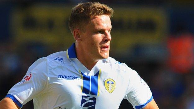 Matt Smith: Fulham striker joins Bristol City on loan - BBC Sport