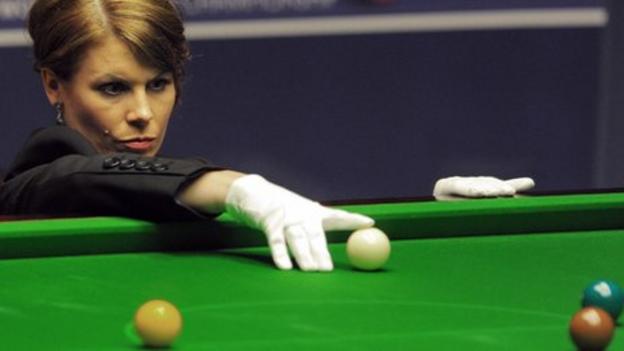 Michaela Tabb: Snooker referee leaves circuit - BBC Sport