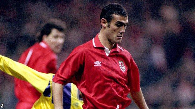 Euro 2016: Malcolm Allen spared Wales blushes in Israel - BBC Sport