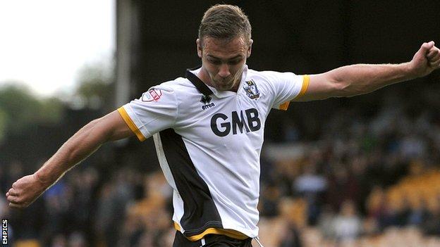 Tom Pope: Port Vale striker in talks with Doncaster Rovers - BBC Sport