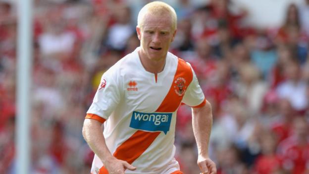 David Perkins: Midfielder agrees one-year Wigan Athletic deal - BBC Sport