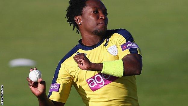 Hampshire: Fidel Edwards keen on longer deal at Ageas Bowl - BBC Sport