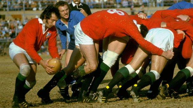 Queen's Birthday Honours: Gareth Edwards receives knighthood - BBC Sport