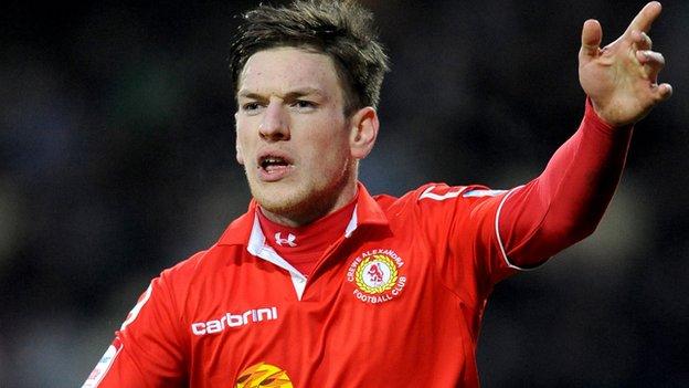 Matt Tootle: Shrewsbury Town sign Crewe Alexandra captain - BBC Sport