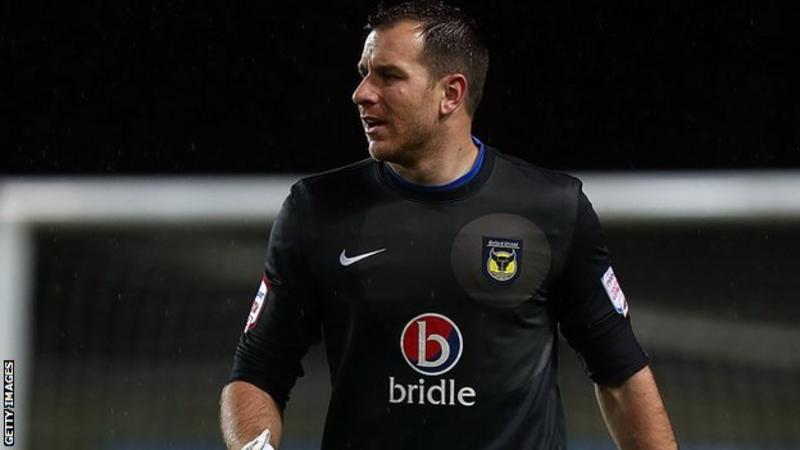 Ryan Clarke: Torquay United sign goalkeeper on free transfer - BBC Sport