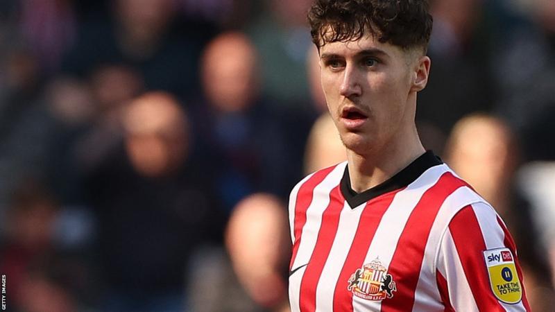 Trai Hume: Sunderland & Northern Ireland defender signs four-year deal ...