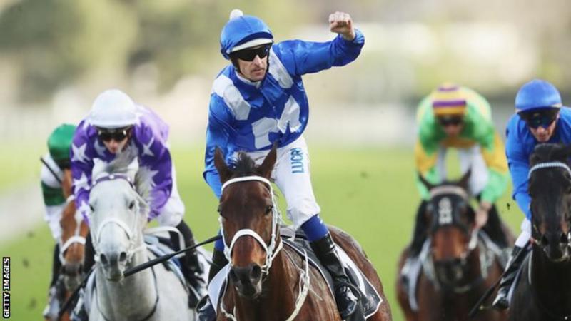 Winx makes history with 26th consecutive victory - BBC Sport