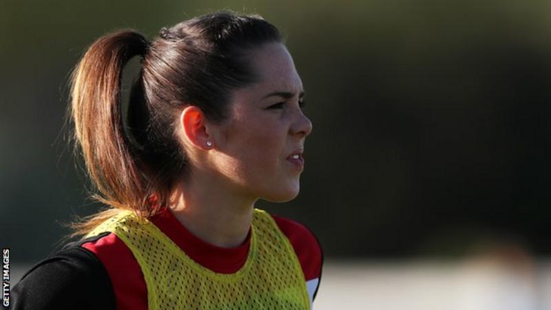 Ellie Wilson: Defender signs a new contract for Bristol City - BBC Sport