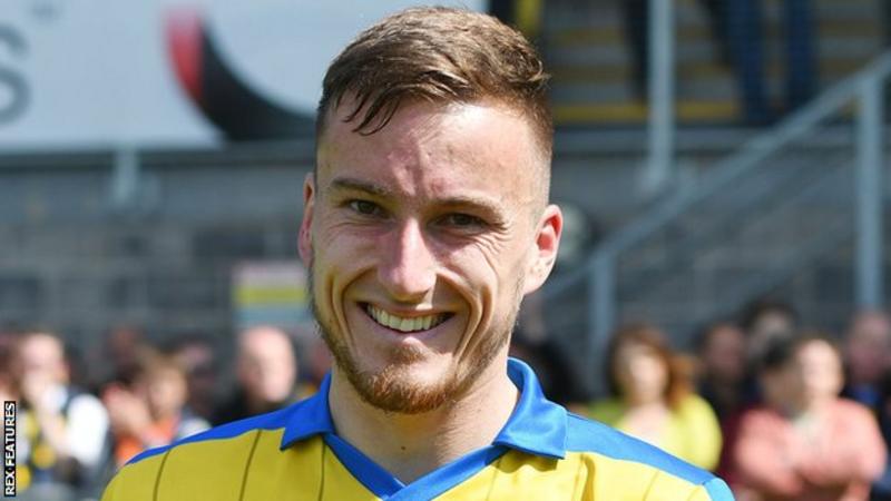 Luke Young: Torquay United midfielder signs new contract - BBC Sport