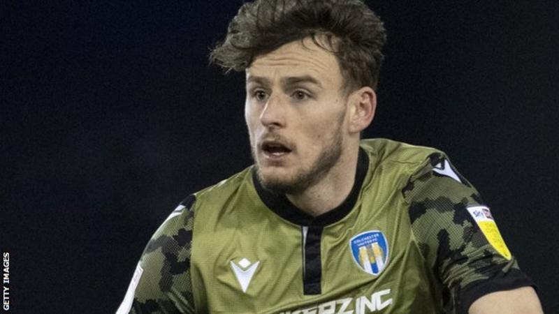 Ryan Clampin Colchester United Left Back Signs New Two Year Deal Bbc