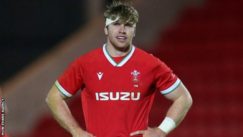 Aaron Wainwright: Wales back-rower commits future to Dragons - BBC Sport