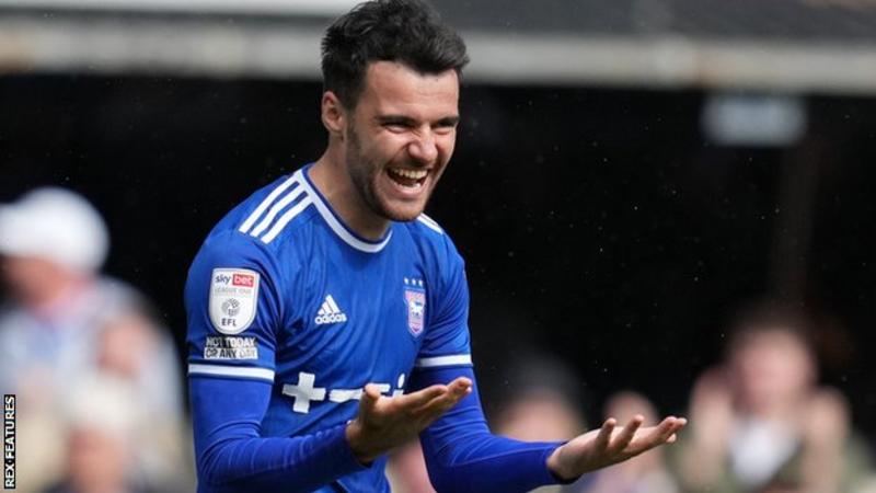 Scott Fraser: Charlton Athletic sign Ipswich Town midfielder - BBC Sport