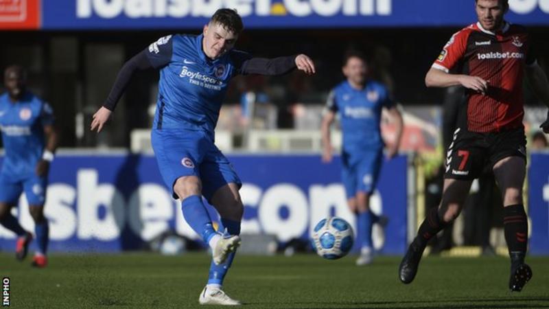 Irish Premiership: Crusaders hold Larne in six-goal thriller - BBC Sport