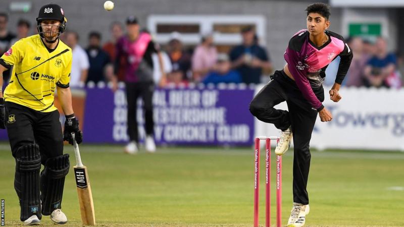 Somerset bowler Shoaib Bashir extends contract until end of 2025 - BBC ...