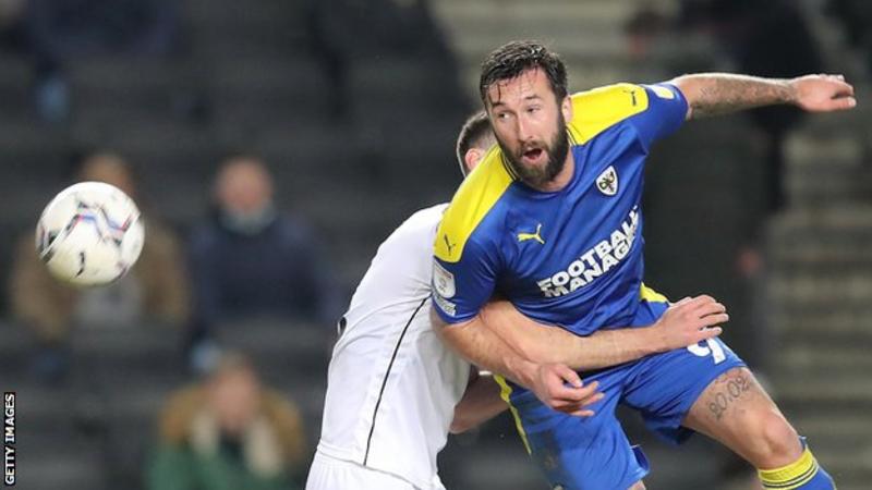 Ollie Palmer: Wrexham sign striker from AFC Wimbledon - BBC Sport