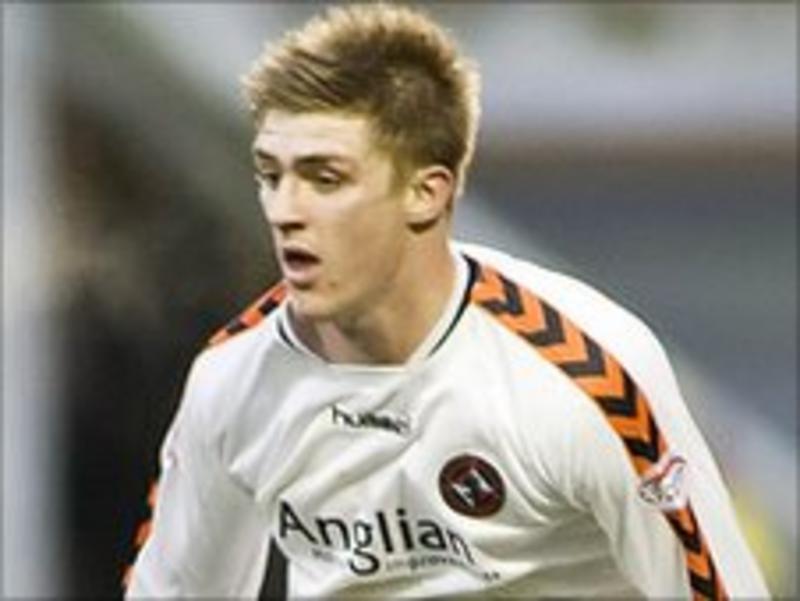 Striker Jordan Robertson signs for Scunthorpe United - BBC Sport