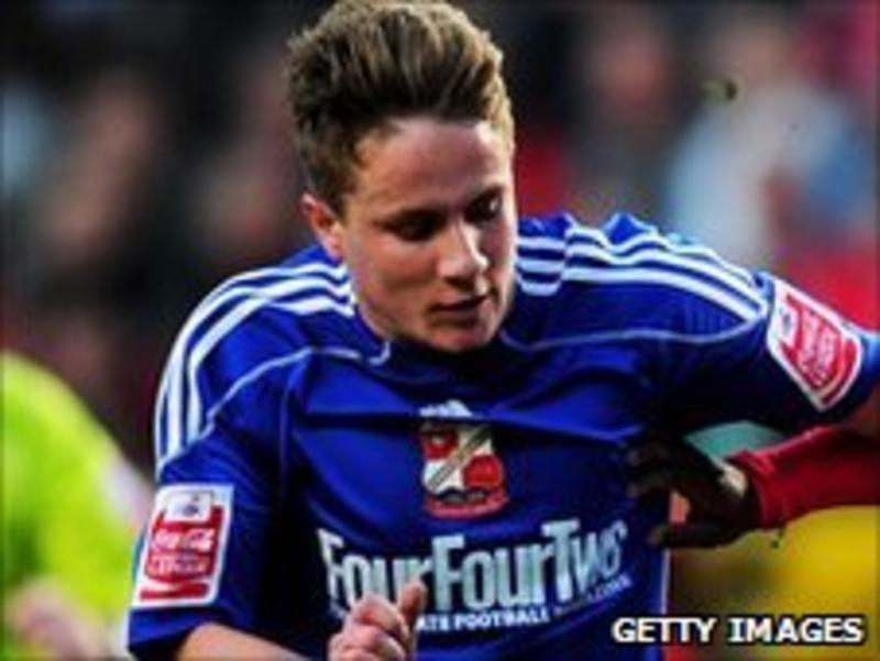 Midfielder Simon Ferry considered Swindon Town exit - BBC Sport
