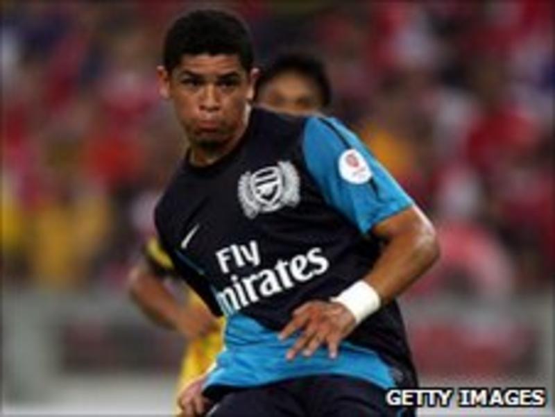 Arsenal midfielder Denilson returns to Brazil - BBC Sport