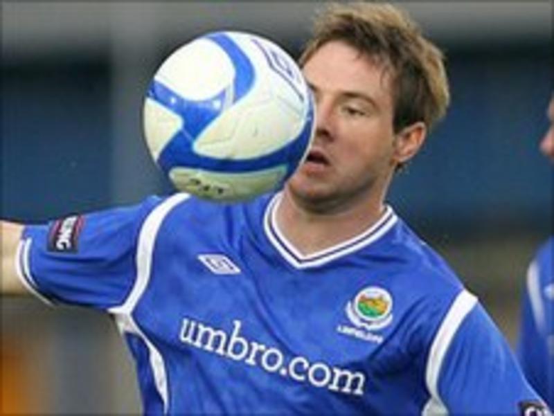 Jamie Mulgrew signs new three-year deal with Linfield - BBC Sport