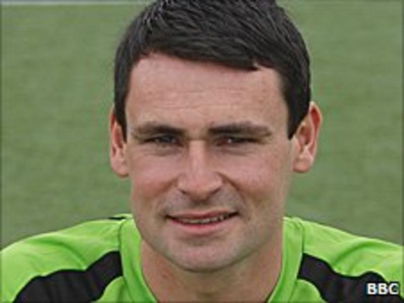 Crewe number one Steve Phillips aims to justify status - BBC Sport