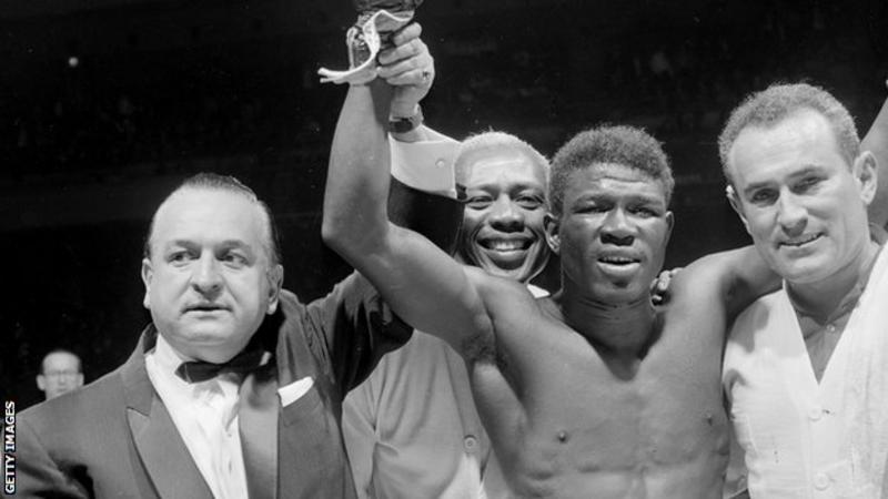 Emile Griffith: Hall of Famer dies in New York aged 75 - BBC Sport