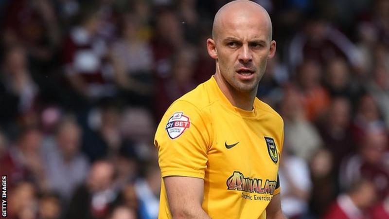 David Hunt: Oxford United defender joins Barnet - BBC Sport
