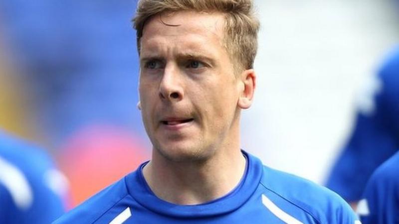 Brian Howard: Oxford United release forward - BBC Sport