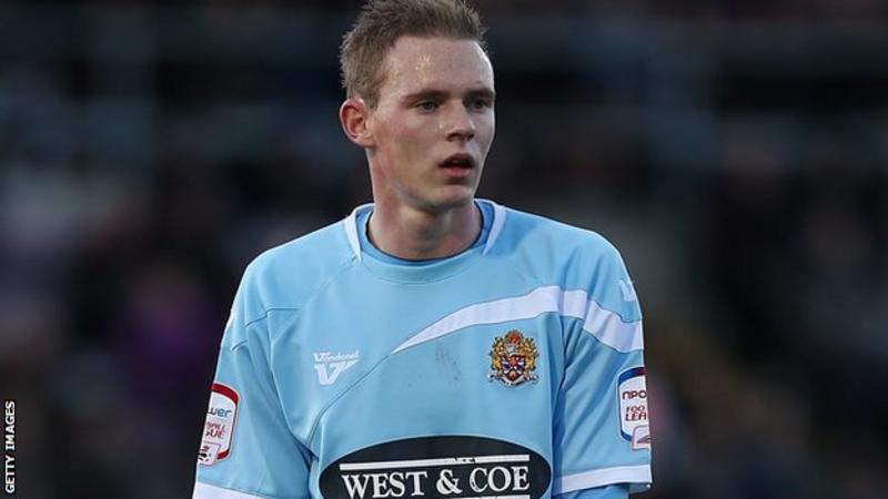 Matt Saunders: Aldershot sign ex-Dagenham midfielder - BBC Sport