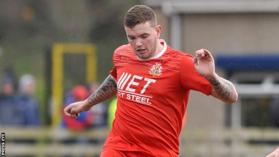Portadown striker Darren Murray hands in transfer request - BBC Sport