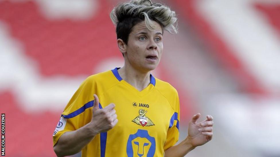 Sue Smith: Doncaster Rovers Belles winger agrees new deal - BBC Sport