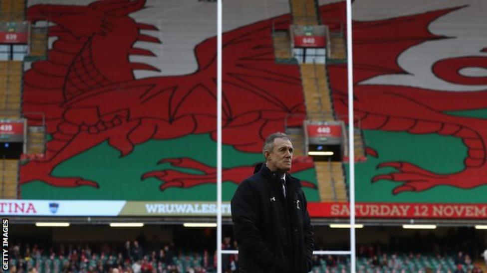 Shaun Edwards backs Wales coach Robert Howley - BBC Sport