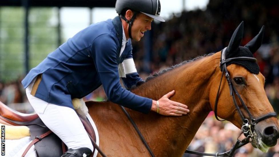 Scott Brash makes showjumping history by winning Grand Slam - BBC Sport