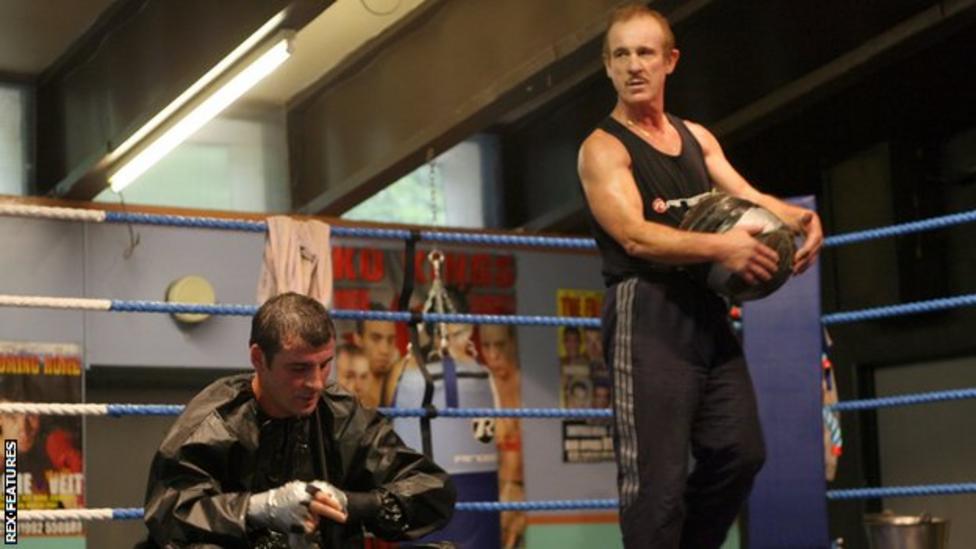 Joe Calzaghe: Boxer to re-open his father's famous gym - BBC Sport
