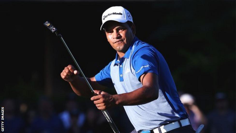 Sony Open: Fabian Gomez beats Brandt Snedeker in play-off - BBC Sport