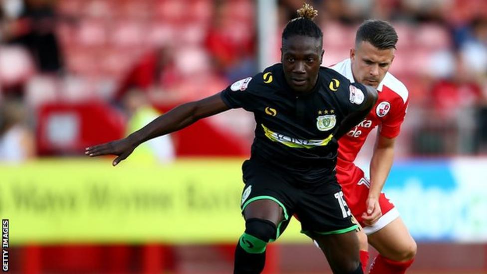 Jordan Green: Yeovil Town winger signs new deal at Huish Park - BBC Sport