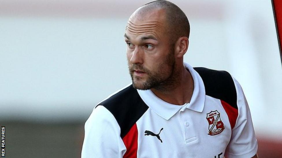 Luke Williams: Swindon Town will not rush into making signings - BBC Sport