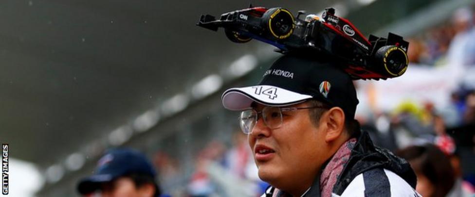 Japanese Grand Prix: Car hats, Ferrari Samurais and Geishas - BBC Sport