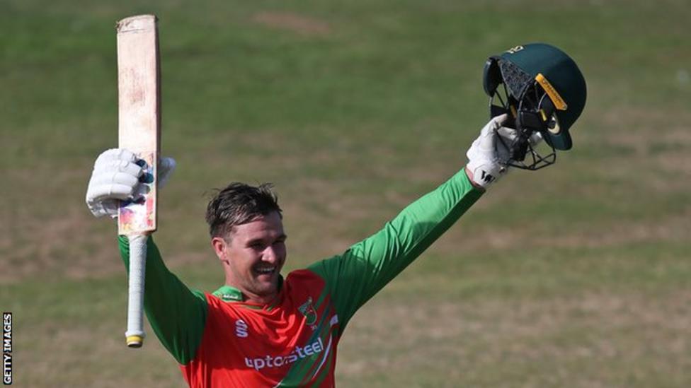 Nick Welch: Leicestershire batter signs new contract - BBC Sport